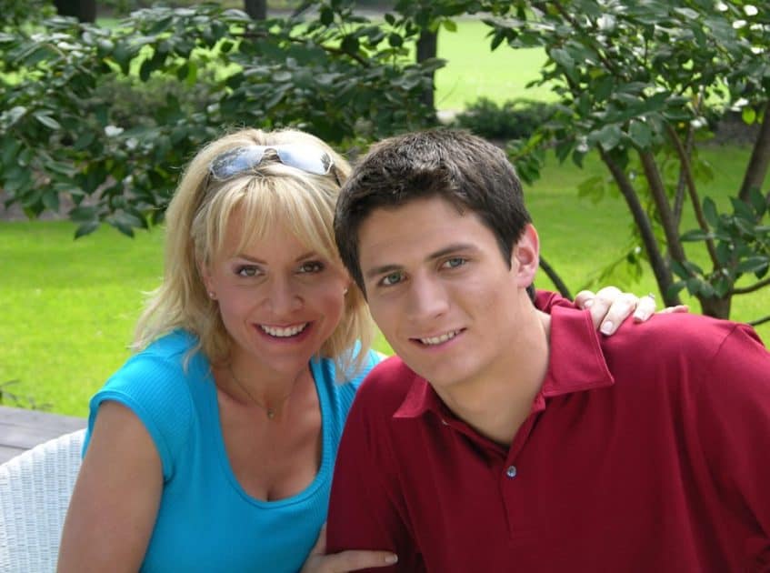 These 6 'One Tree Hill' Parents Were the Worst - CordCutting.com